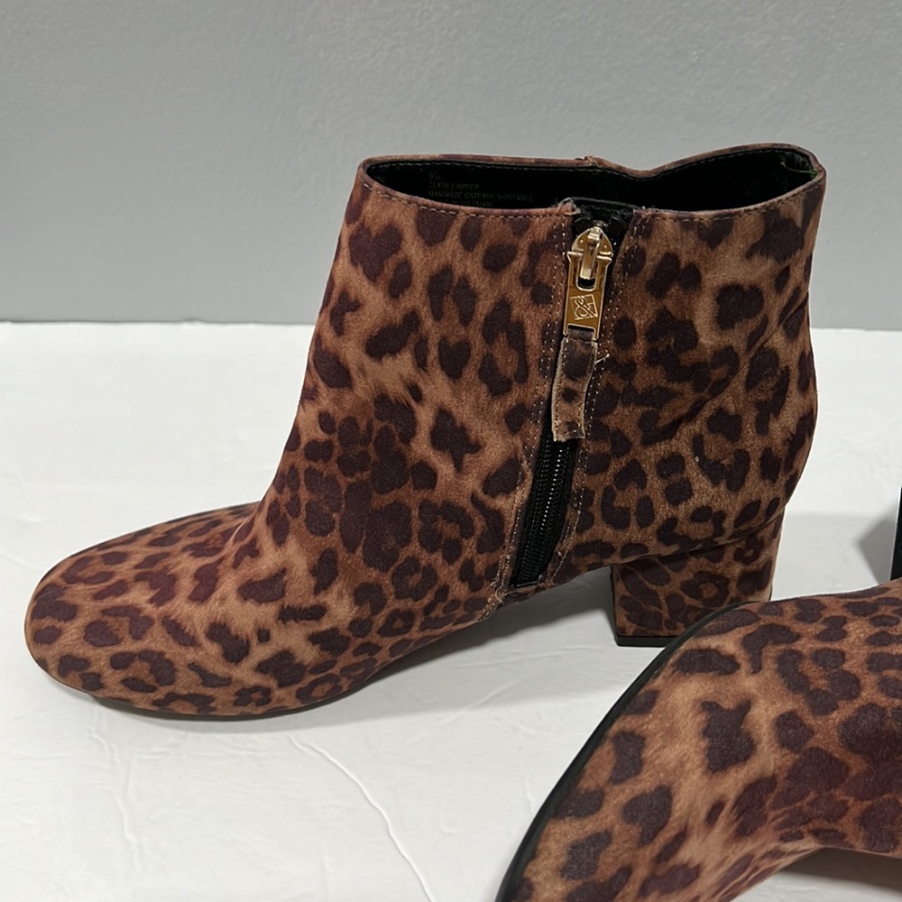 Sam & Libby Leopard Print Ankle Booties Size 9.5 - Gem